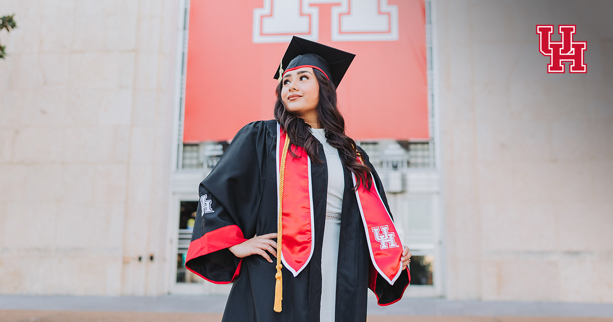 Graduation Photo Guide and Top Campus Spots at the University of Houston